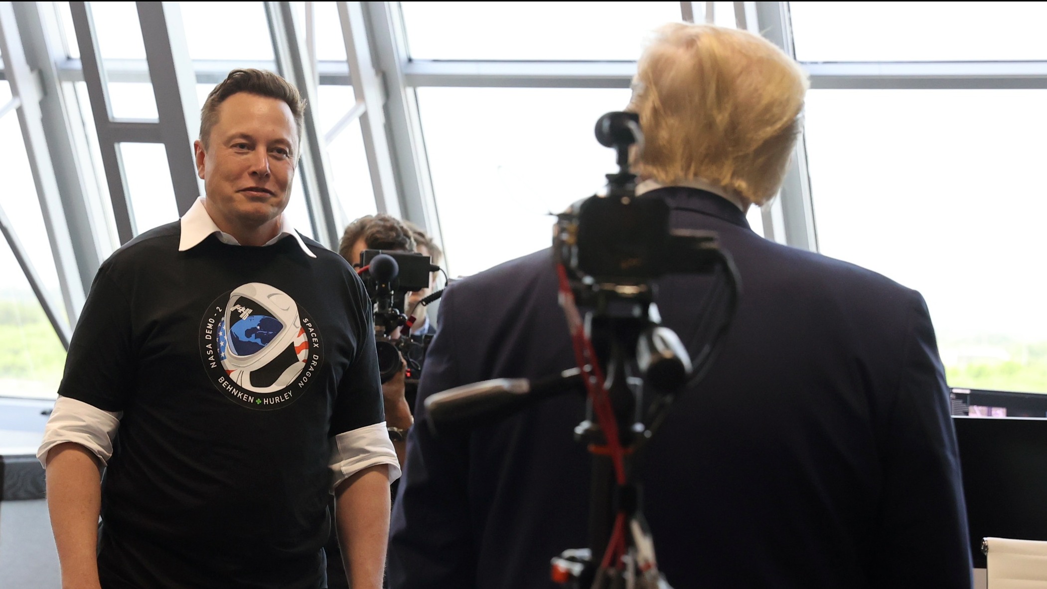 Elon Musk threatens to pull Dragon spacecraft as feud with Trump escalates